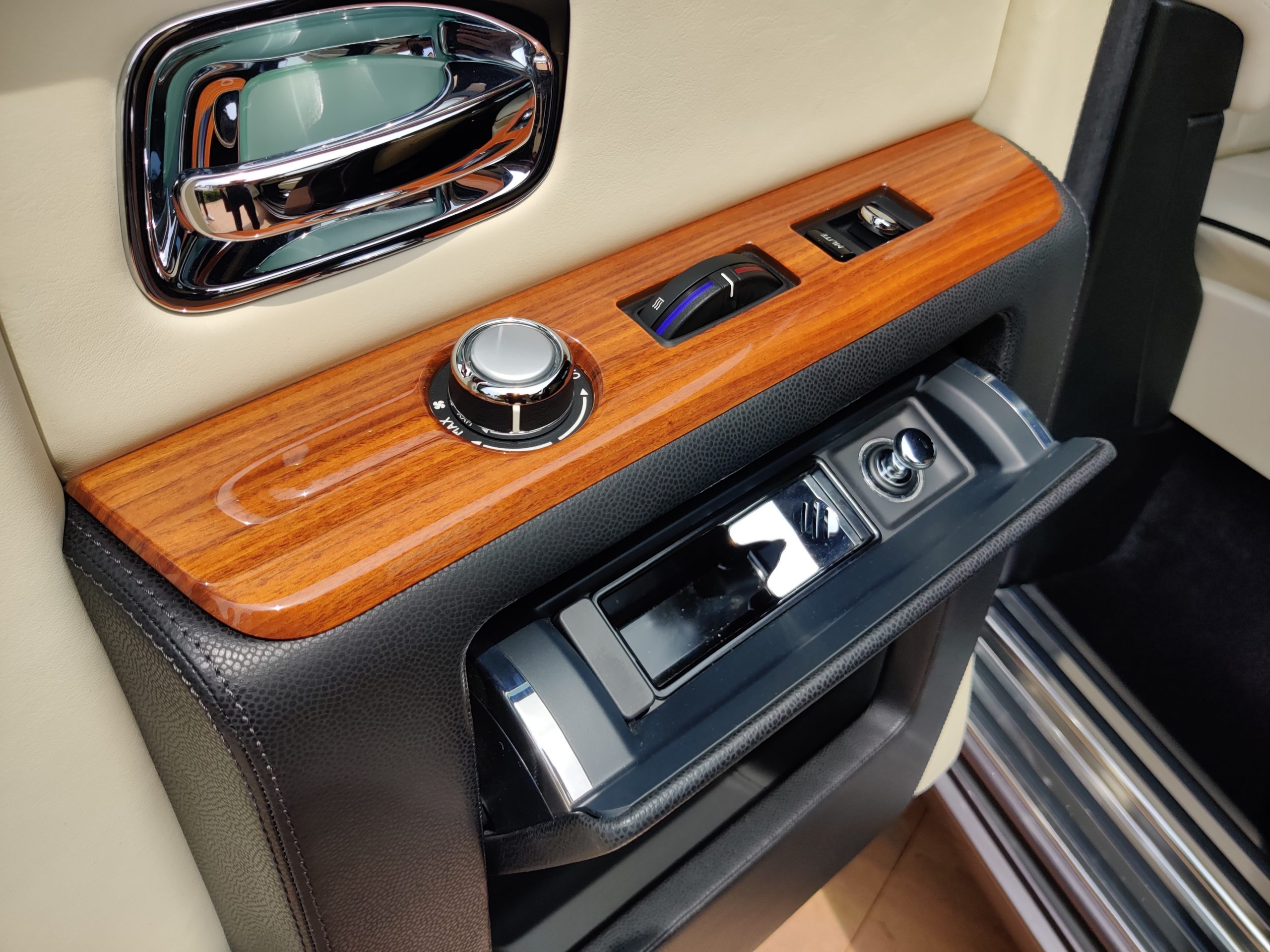 Rolls Royce Phantom V12 SWB Auto, 2015 - MFI Autohaus Sdn Bhd